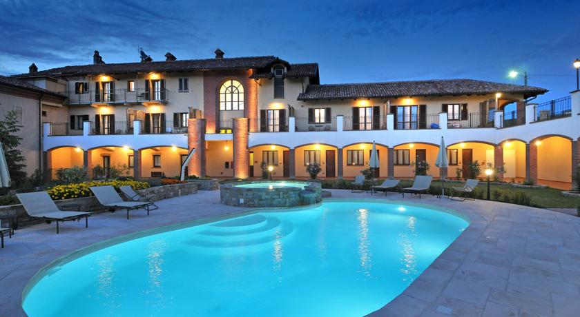 Hotel Piemonte met uitzicht over de wijngaarden van Barolo